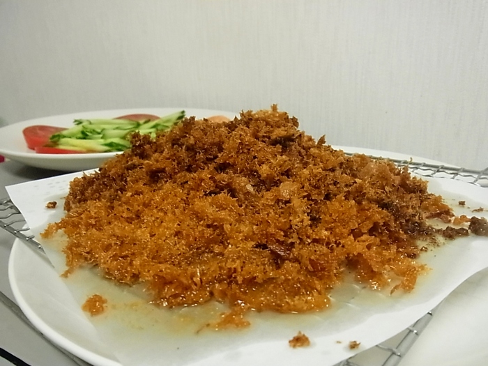 Spicy Deep Fried Tuna Salad (ยําปลาทูน่าฟู) - Taste of Siam