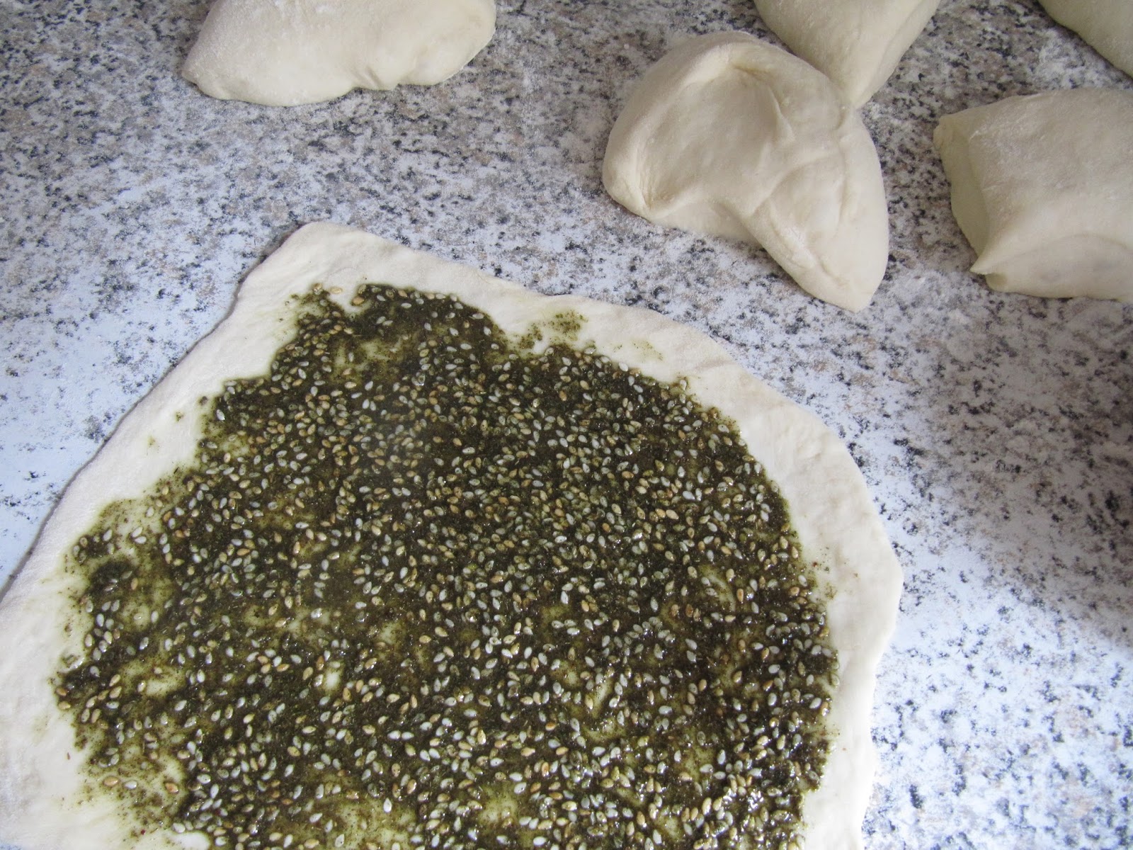 La cuisine d'ici et d'ISCA: Pain libanais au zaatar : Mana’ish