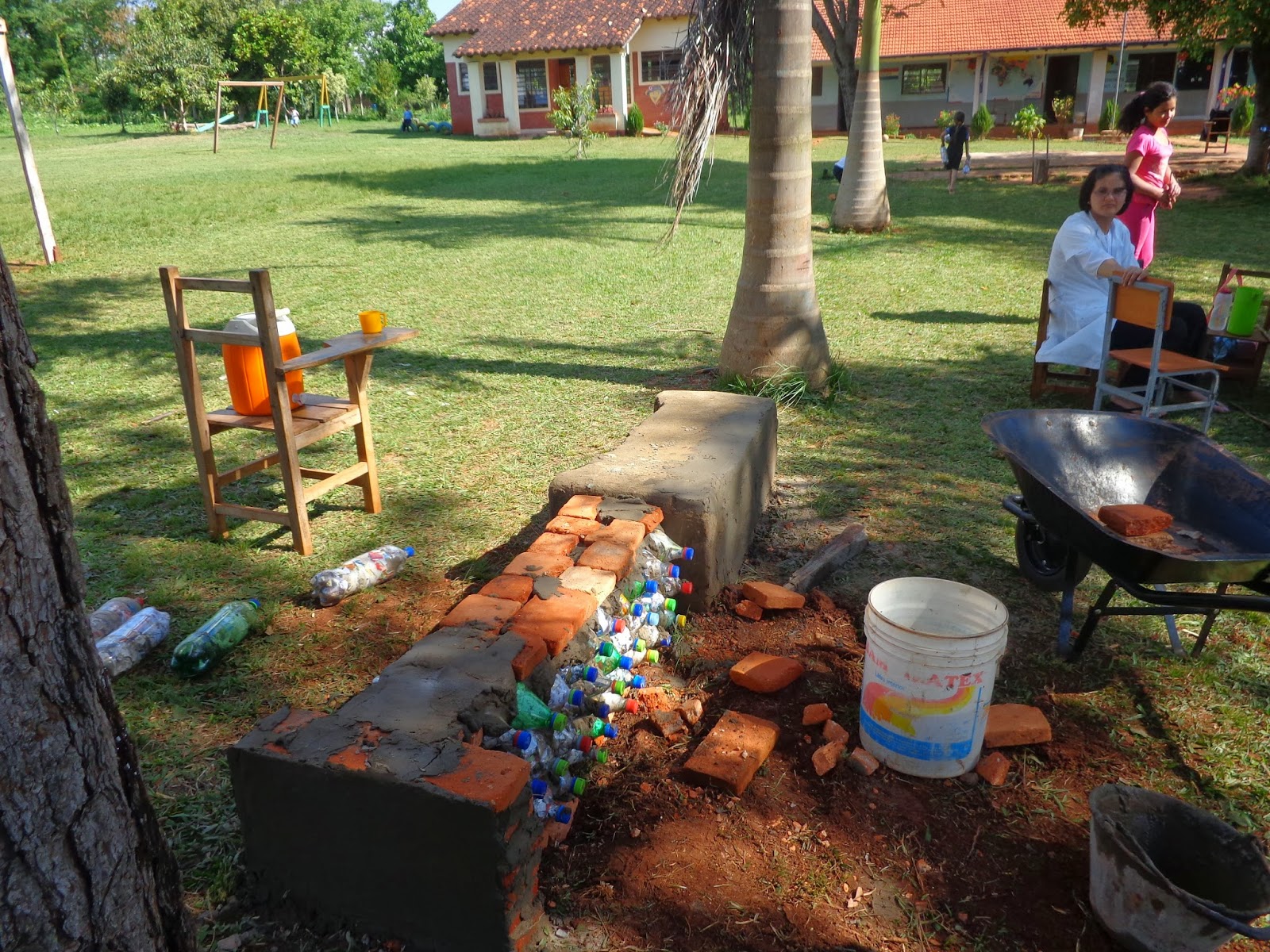 Tom's Ramblings In Paraguay: Eco-Brick Bench
