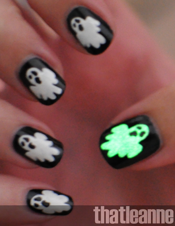 thatleanne: Glow in the dark ghost nail art for Halloween!
