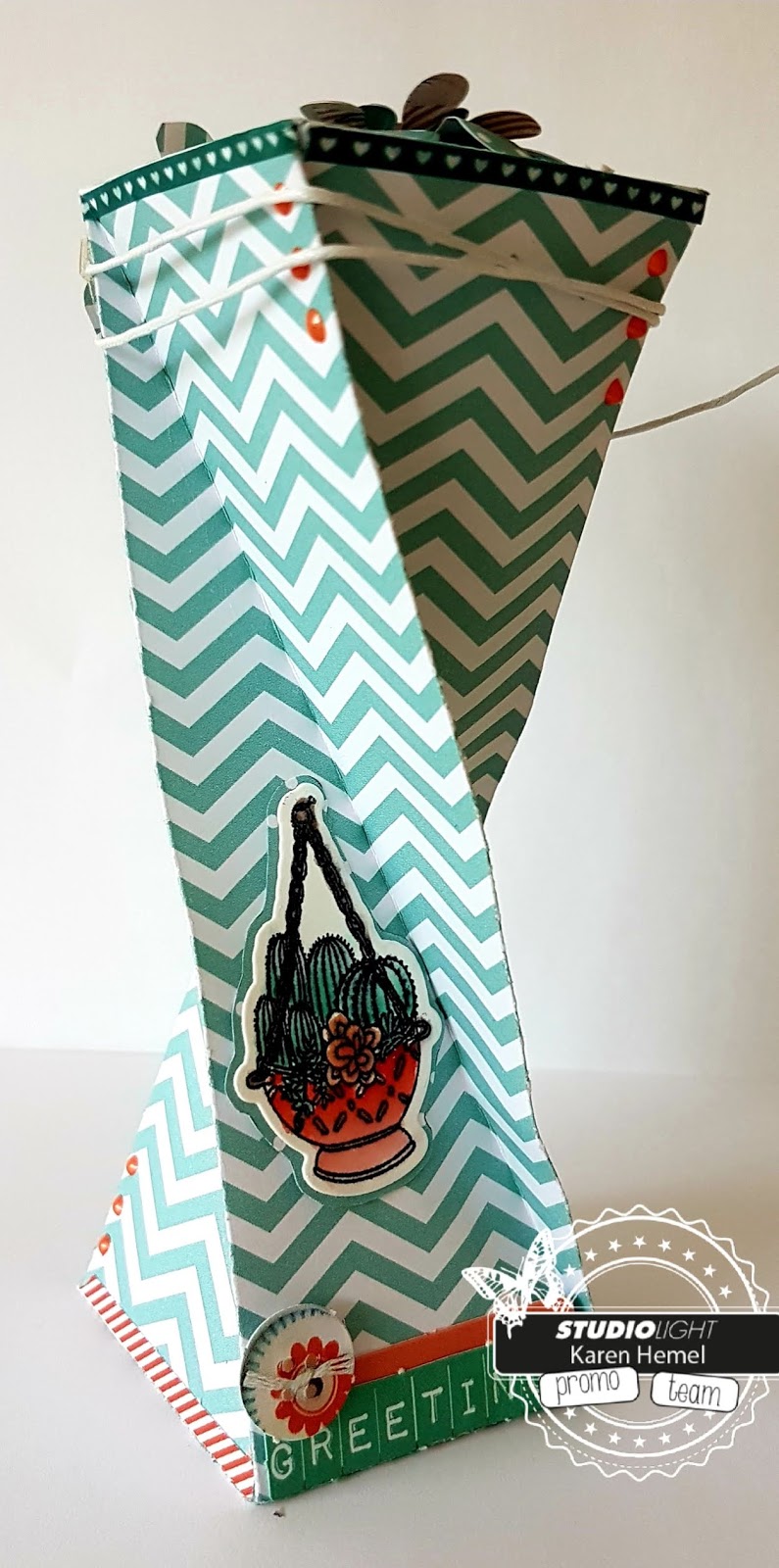 Studio Light: twisted box