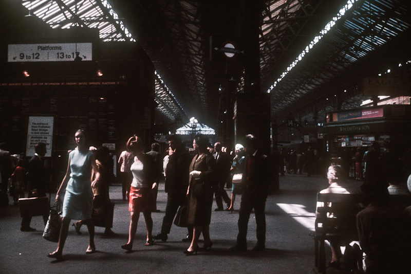 Incredible Color Photos Captured London's Street Scenes in 1966 ...