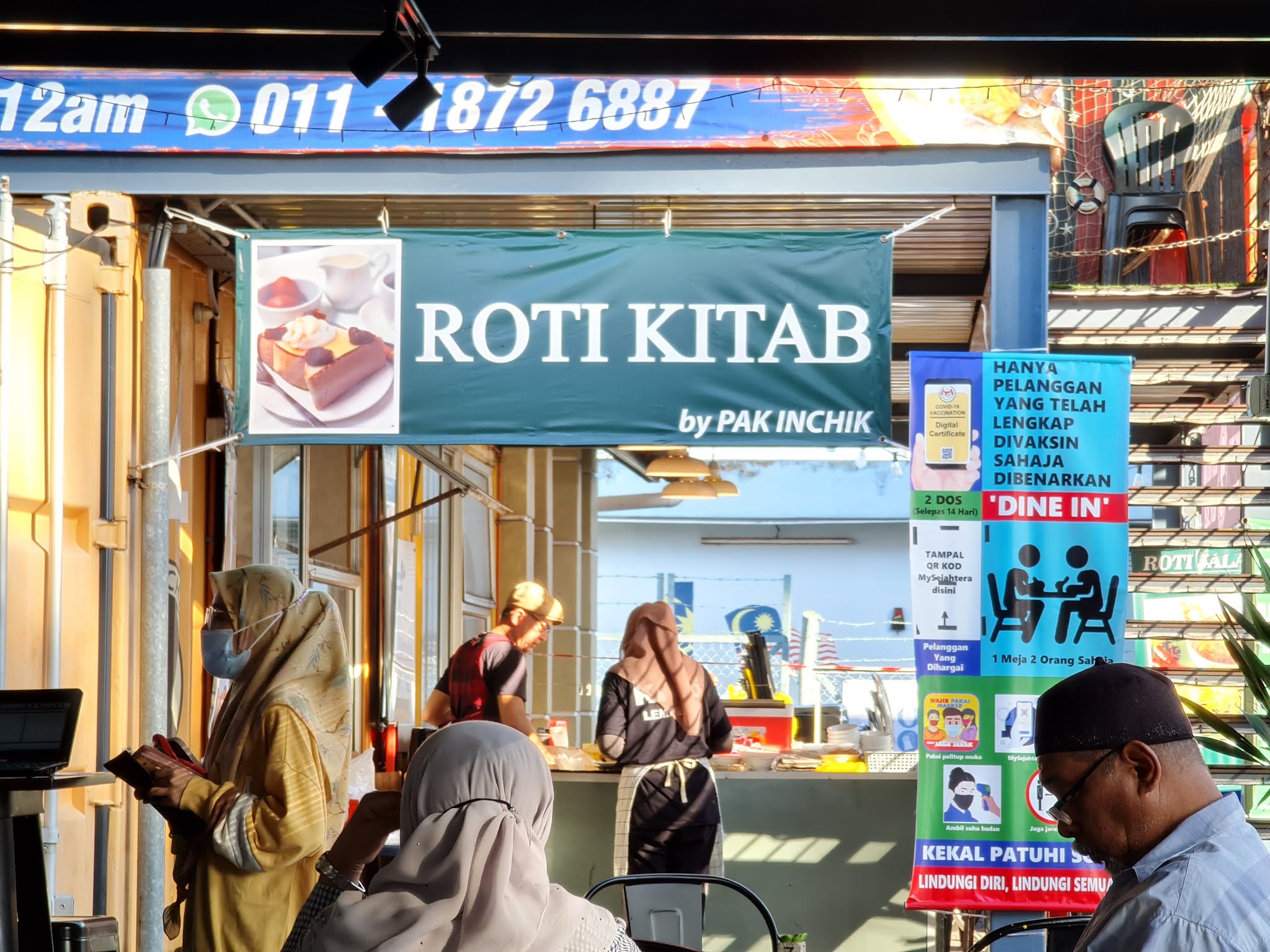 Roti Kitab, Menu Klasik Ala-Ala Kampung Pak Inchik Kafe, Laman Ole-Ole ...