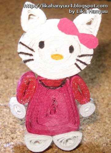 Lika Hanyuu － Artesanato - Quilling: [Quilling] Hello Kitty 2
