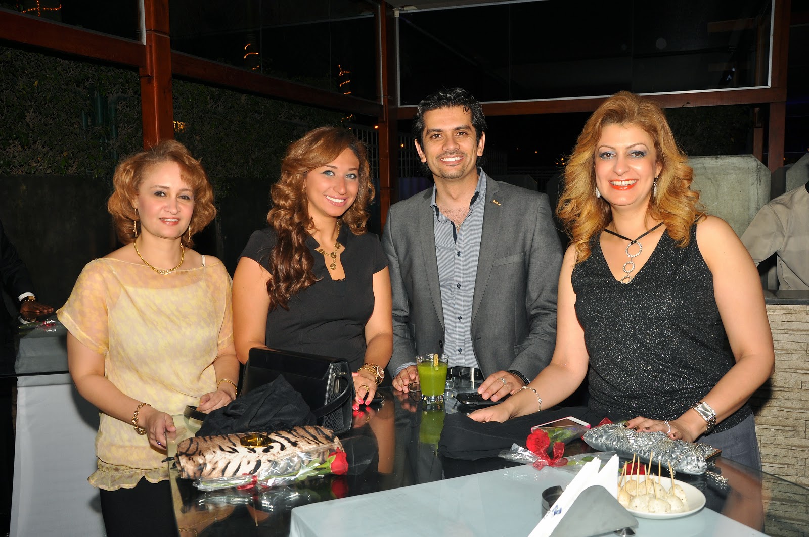 Radisson Blu Hotel Cairo Heliopolis: Mezz Mezz in Mezza … Wla A7la At ...