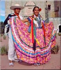 Oaxaca en la sangre: De faldas, flores y resplandores