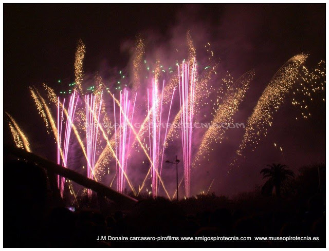 AMIGOS DE LA PIROTECNIA: NIT DEL FOC CASTILLO FUEGOS ARTIFICIALES ...