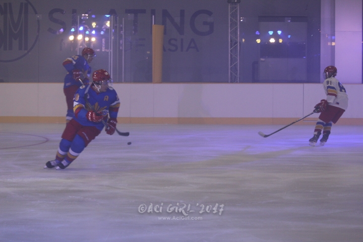 New Olympic-Size Ice Skating Rink Opens at SM Mall of Asia | Aci Girl