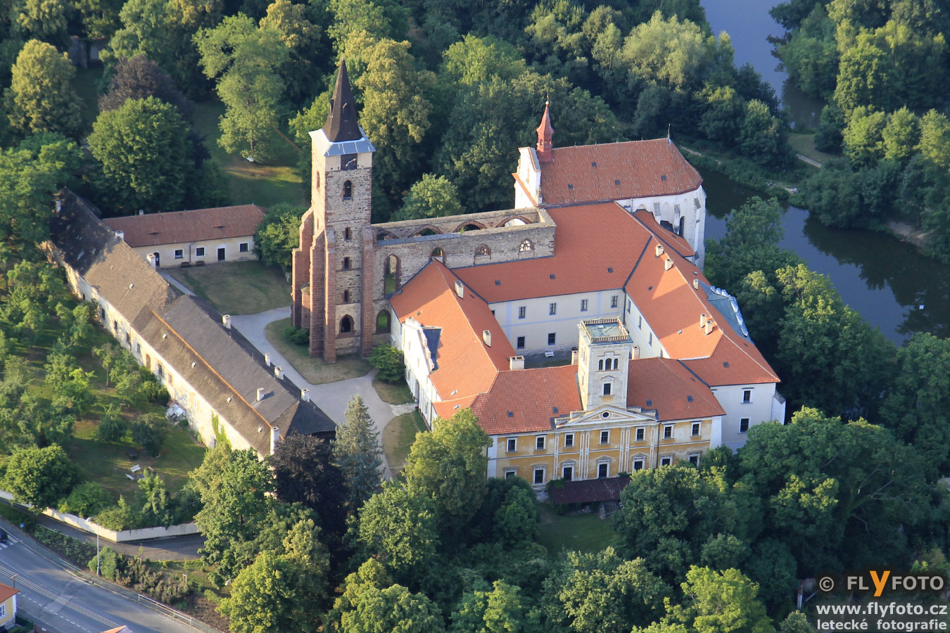 FLyFOTO letecká fotografie a video: Sázava