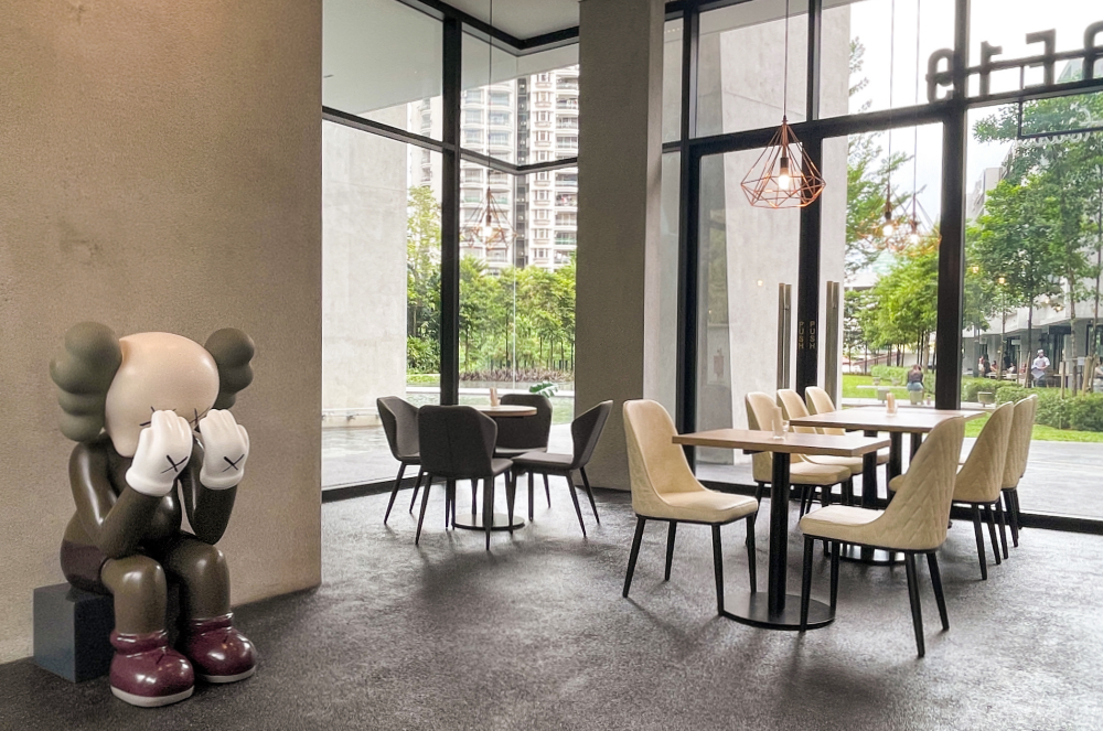 Square 19 Glass House, The Hub SS2