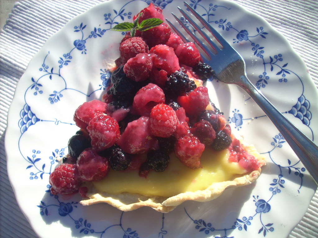 Canela kitchen (gloria): Lemon tart with raspberries,blueberries and ...