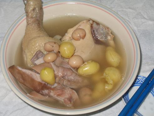 Friday's Special: Slow cooking Pig stomach with gingko nuts soup
