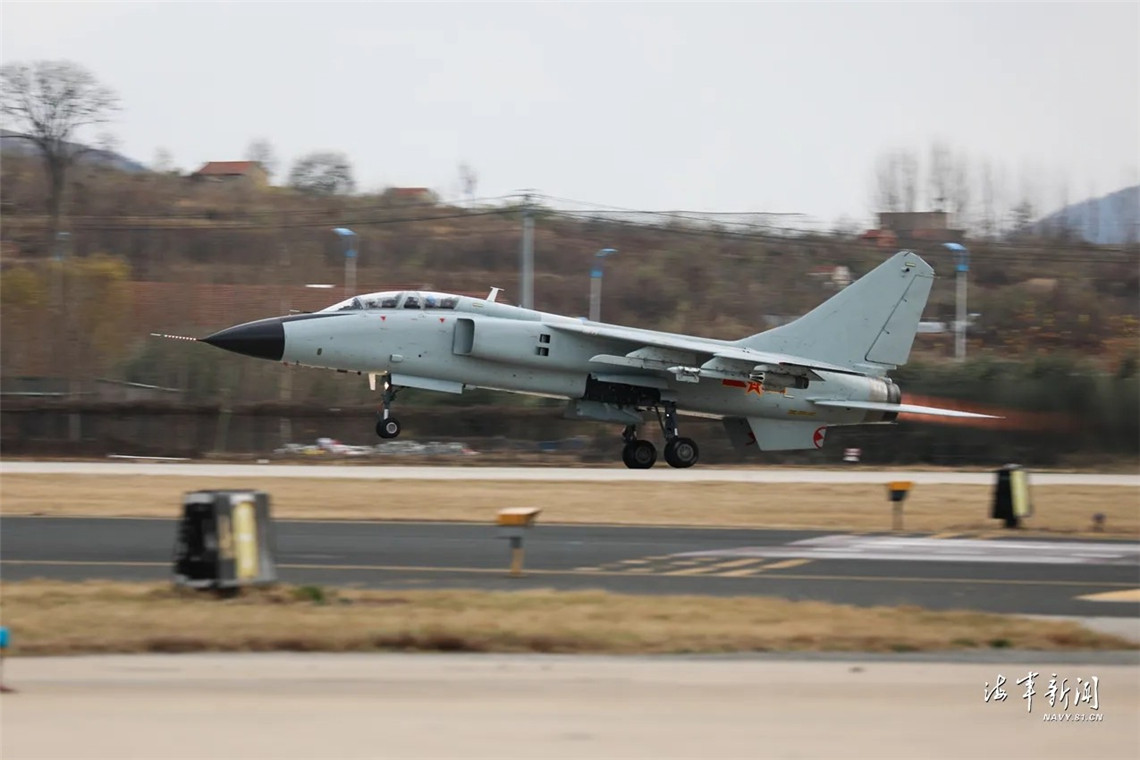 Military and Commercial Technology: HD: Above the clouds, see "Flying ...