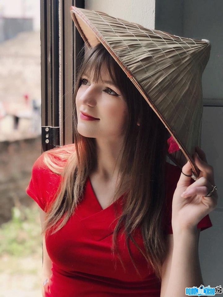 [CÓ LINK] Clip nóng DJ Alexandra Rud 40s nhấp nhô cực sướng tại khách sạn