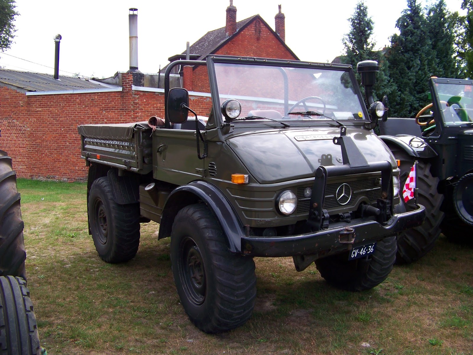 MOTORCYCLE 74: Classic tractors