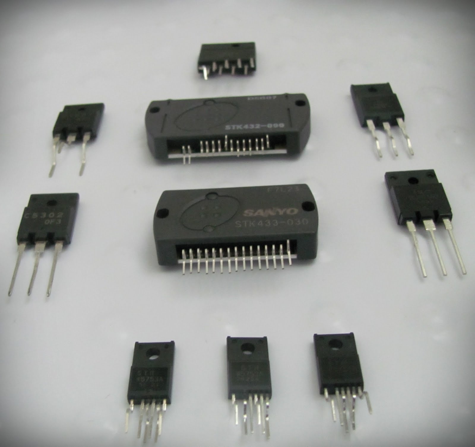 .: Integrados y Transistores