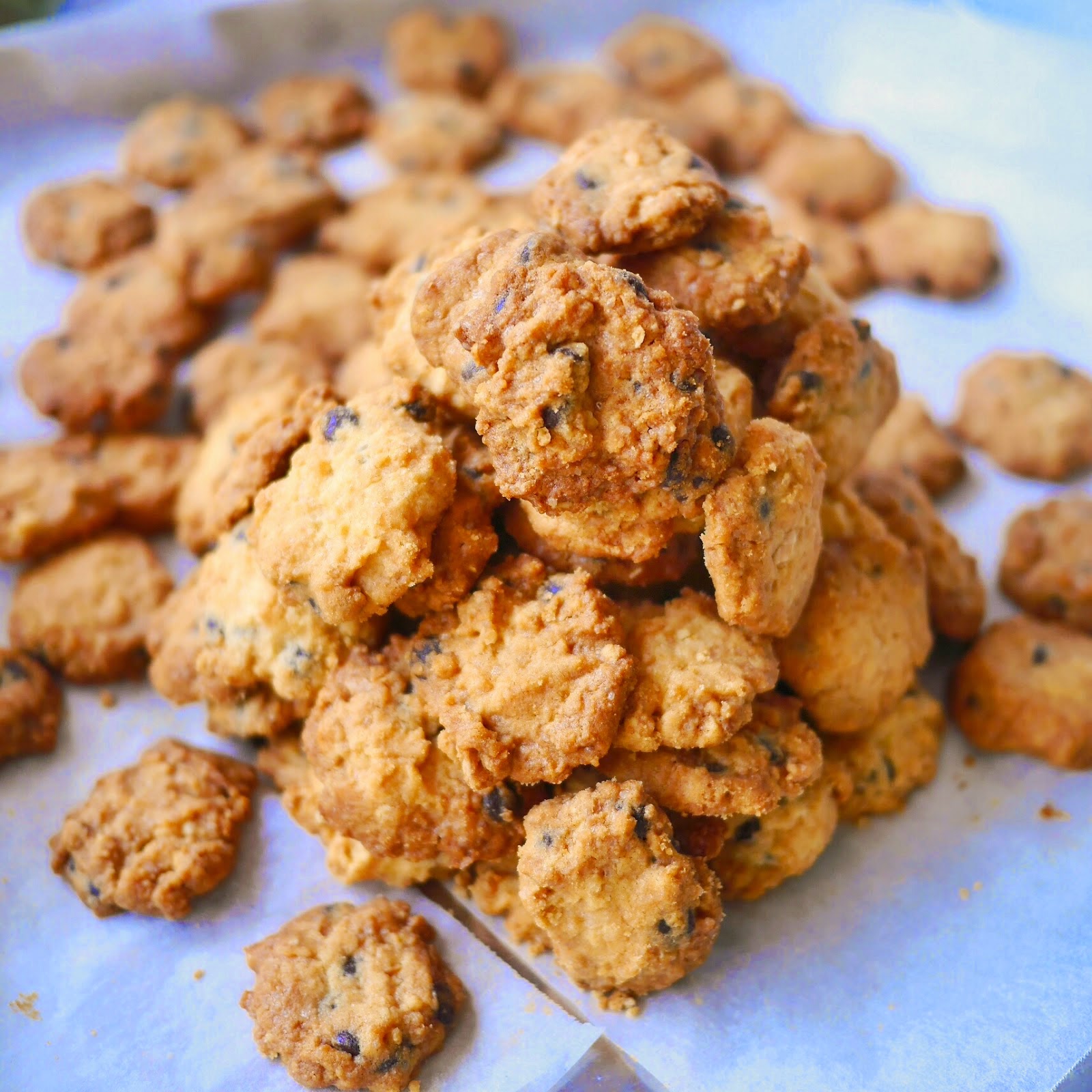 yellowfingers: {Recipe} Almost Famous Amos Chocolate Chip Cookies