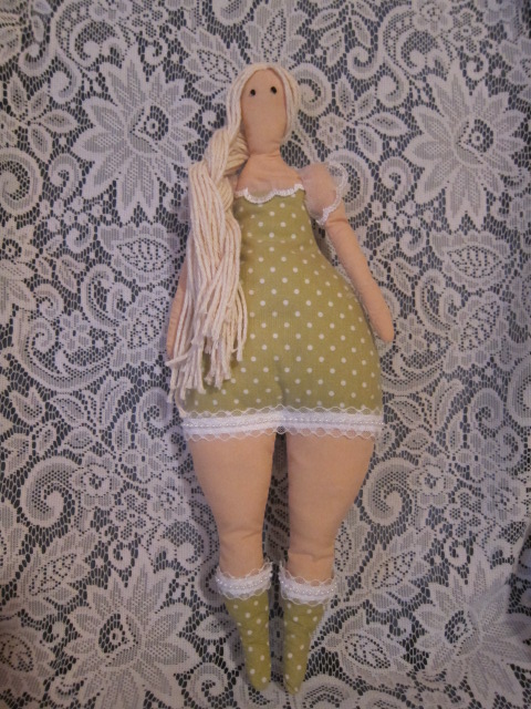 Natasha'ScrapbooKorner: Christmas in July - My first Tilda Doll