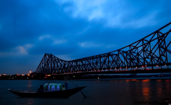 travelling: Howrah Bridge...