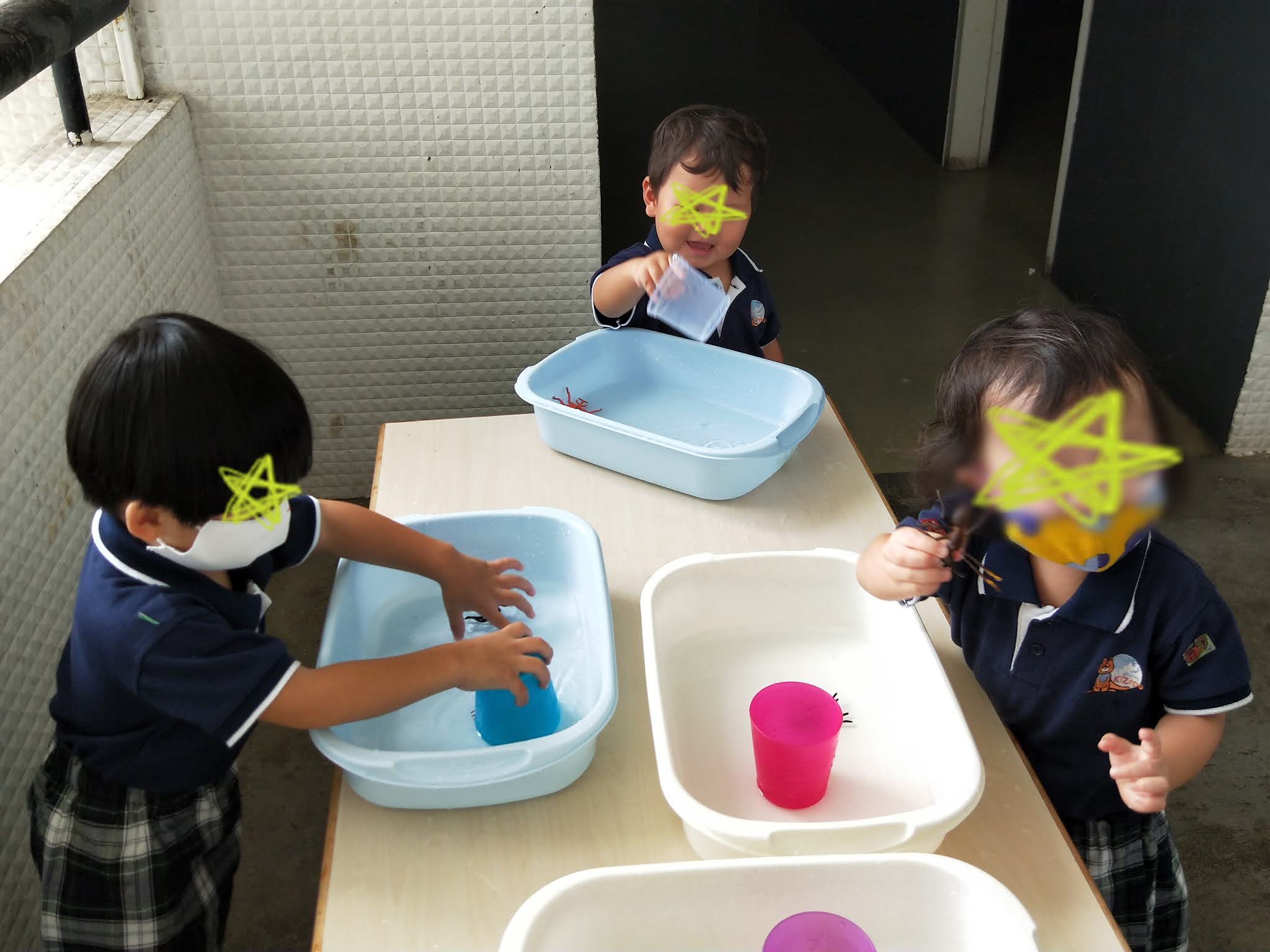 シンガポールの幼稚園 ☆KiZroo Kindergarten☆: 【TD & N1】Creepy Crawling Painting and ...