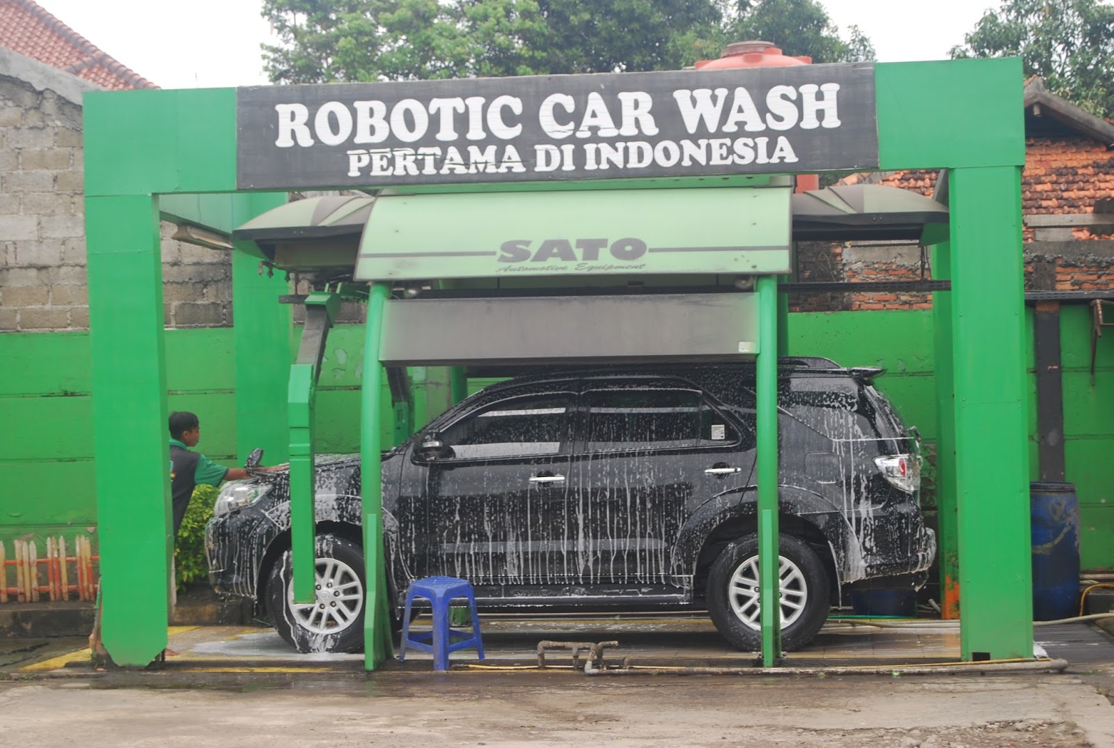 Cuci Mobil Robotik Pertama Di Indonesia: Cuci Mobil Robotik Pertama Di ...