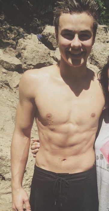 Alexis_Superfan's Shirtless Male Celebs: Peyton Meyer shirtless, variety of pics, older