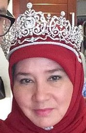 Tiara Mania: Queen Azizah of Pahang's Aquamarine Tiara