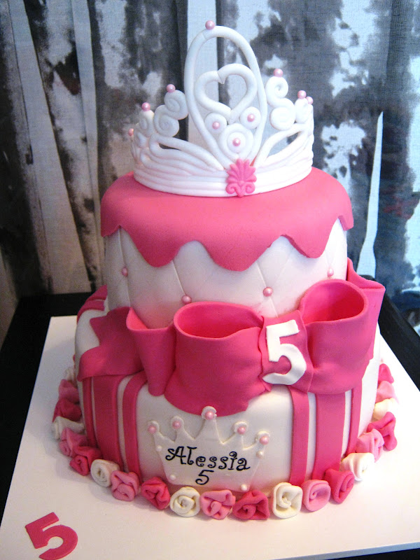 COMANDA TORT BUCURESTI: Tort de printesa pentru Alessia...