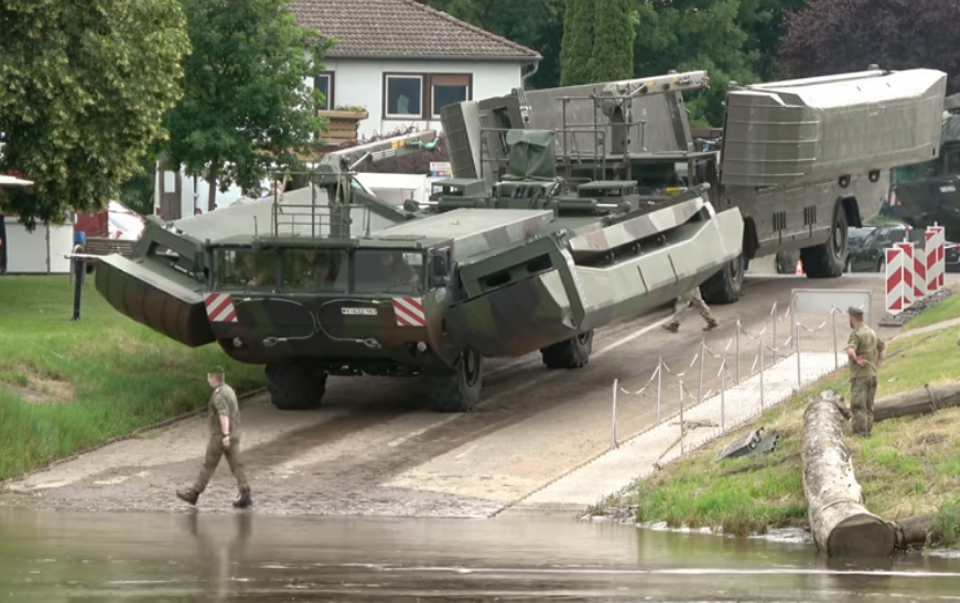 Indonesia receives more M3 amphibious rigs, TREVA-15 recovery vehicle ...
