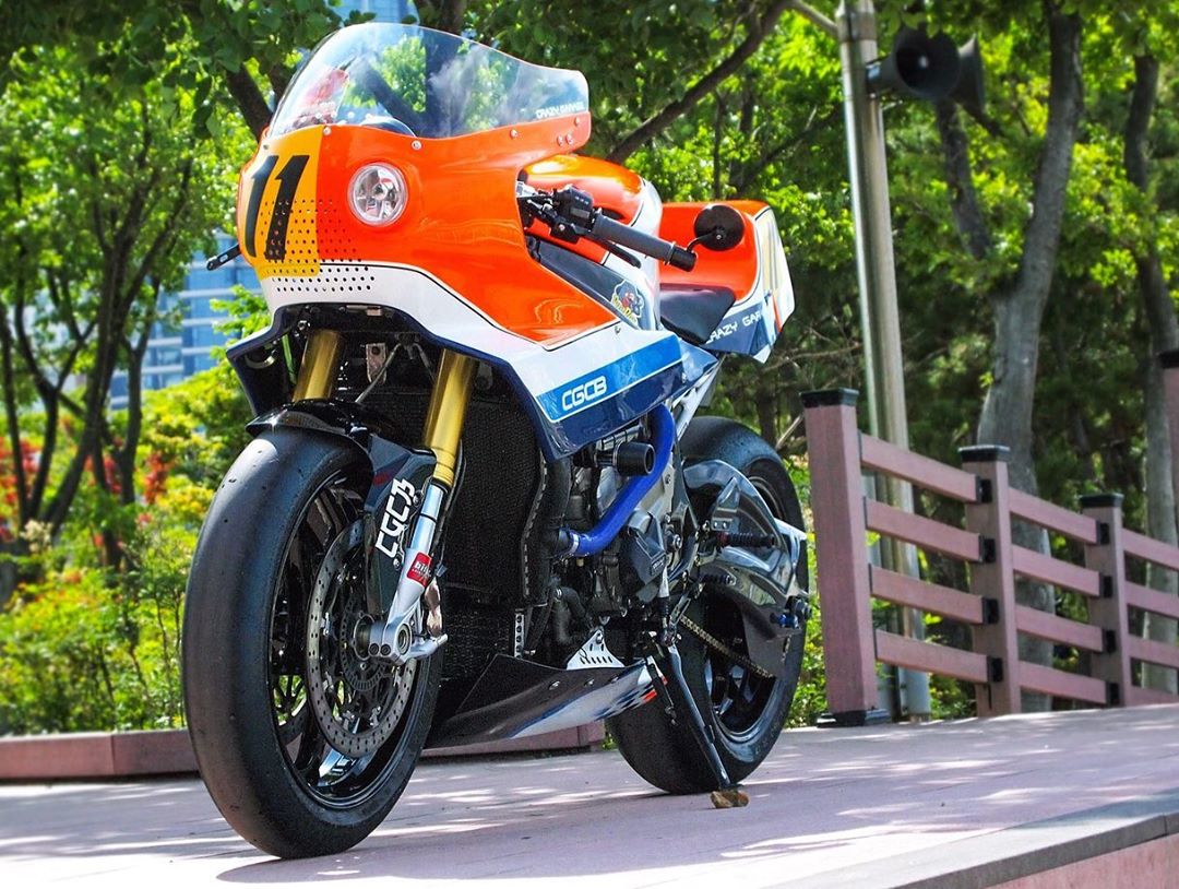 S1000rr. Retroracer Project - RocketGarage - Cafe Racer Magazine