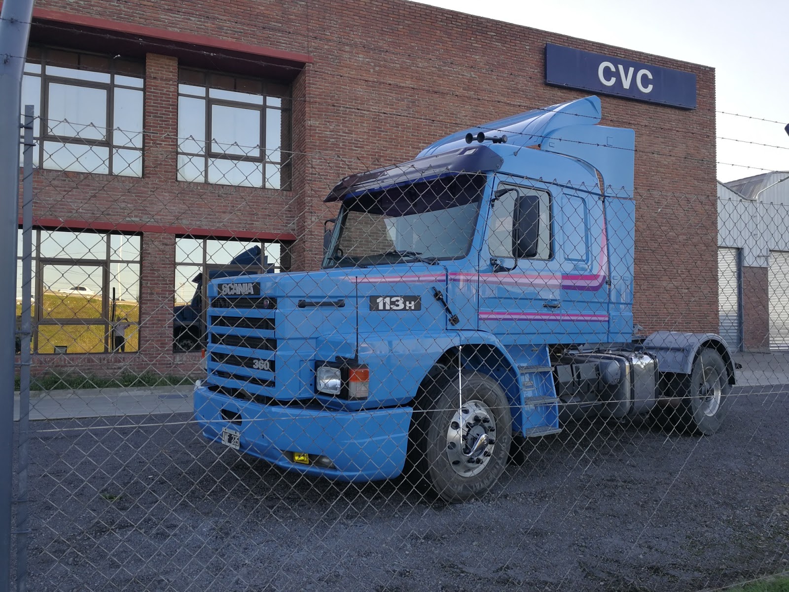 DIECIOCHO RUEDAS: EL SCANIA T 113 H TOPLINE… DE LOS 5 MILLONES…