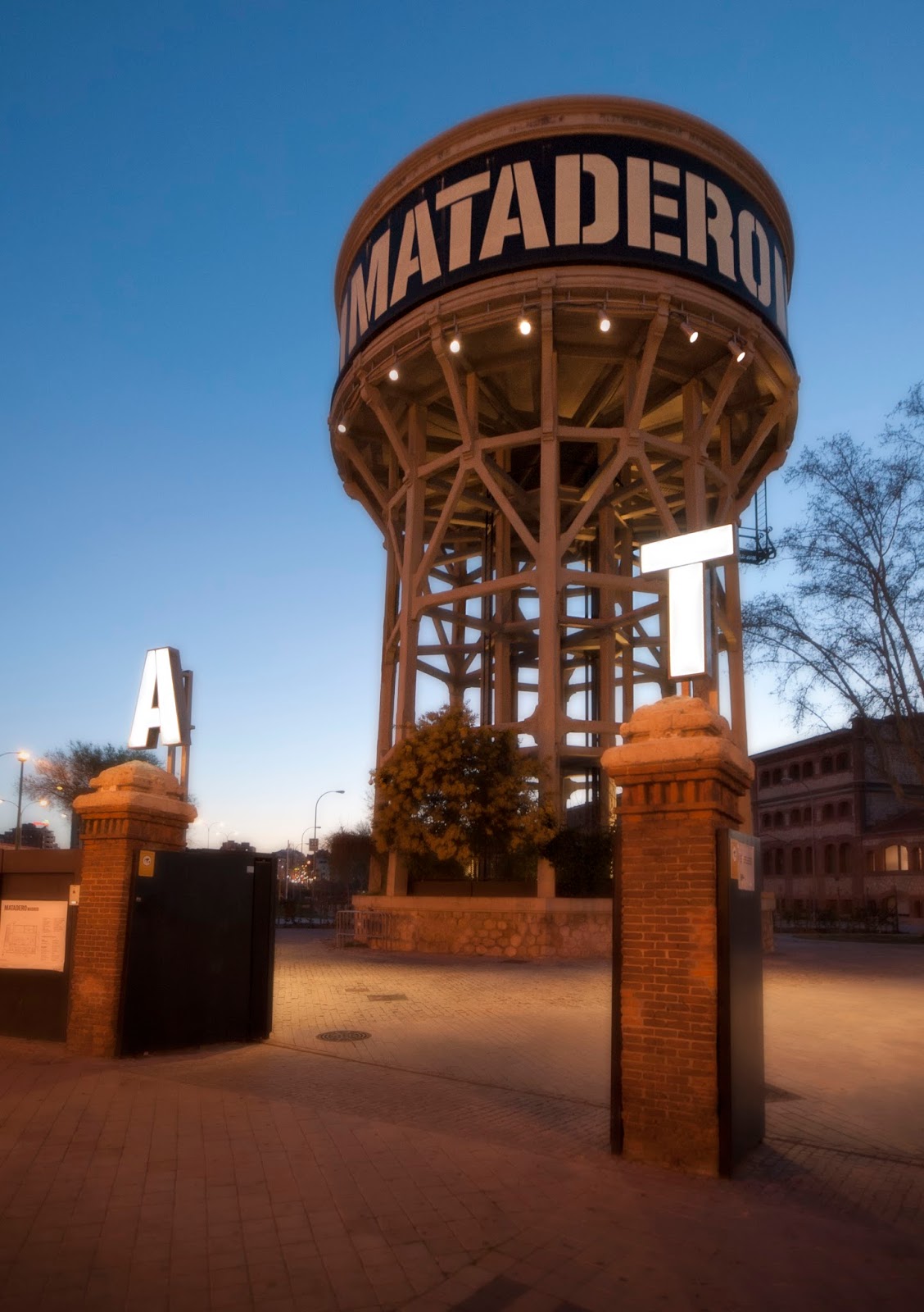 Instantes, fotos de Sebastián Navarrete: Matadero, Madrid. Tres "Instantes"