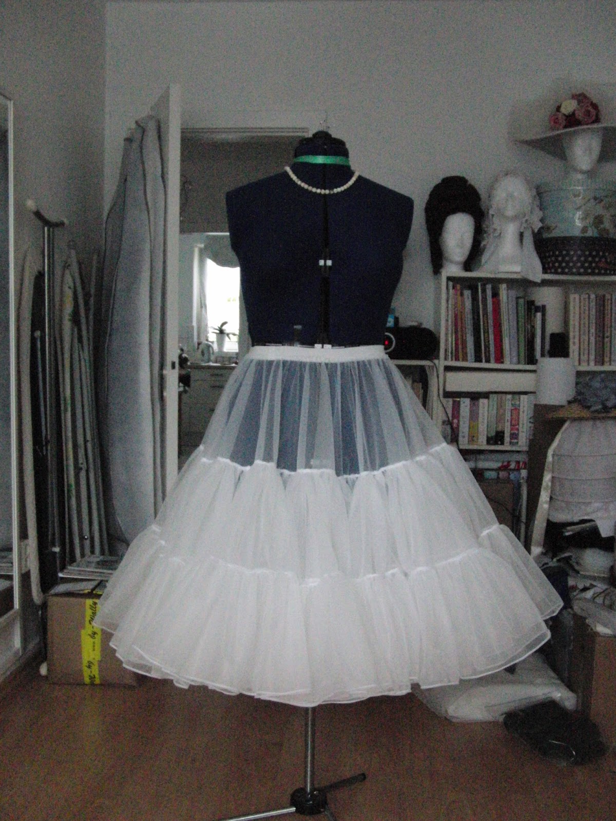 Zeitenzauberin: Alice Lon Petticoat