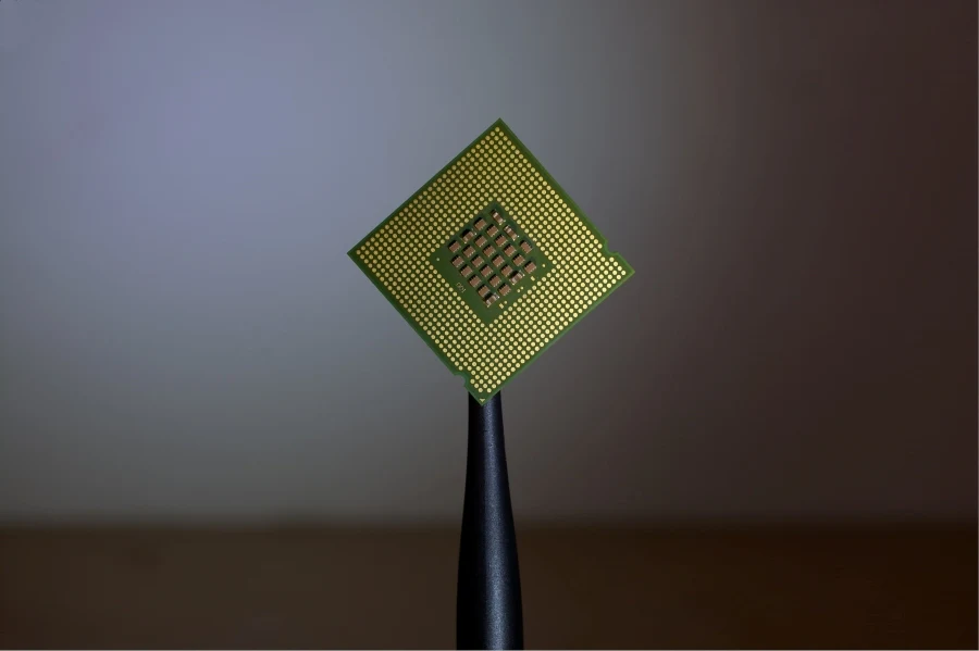 IBM Unveils World’s 1st 2 Nanometer Chip Tech To Fit 50 Billion ...