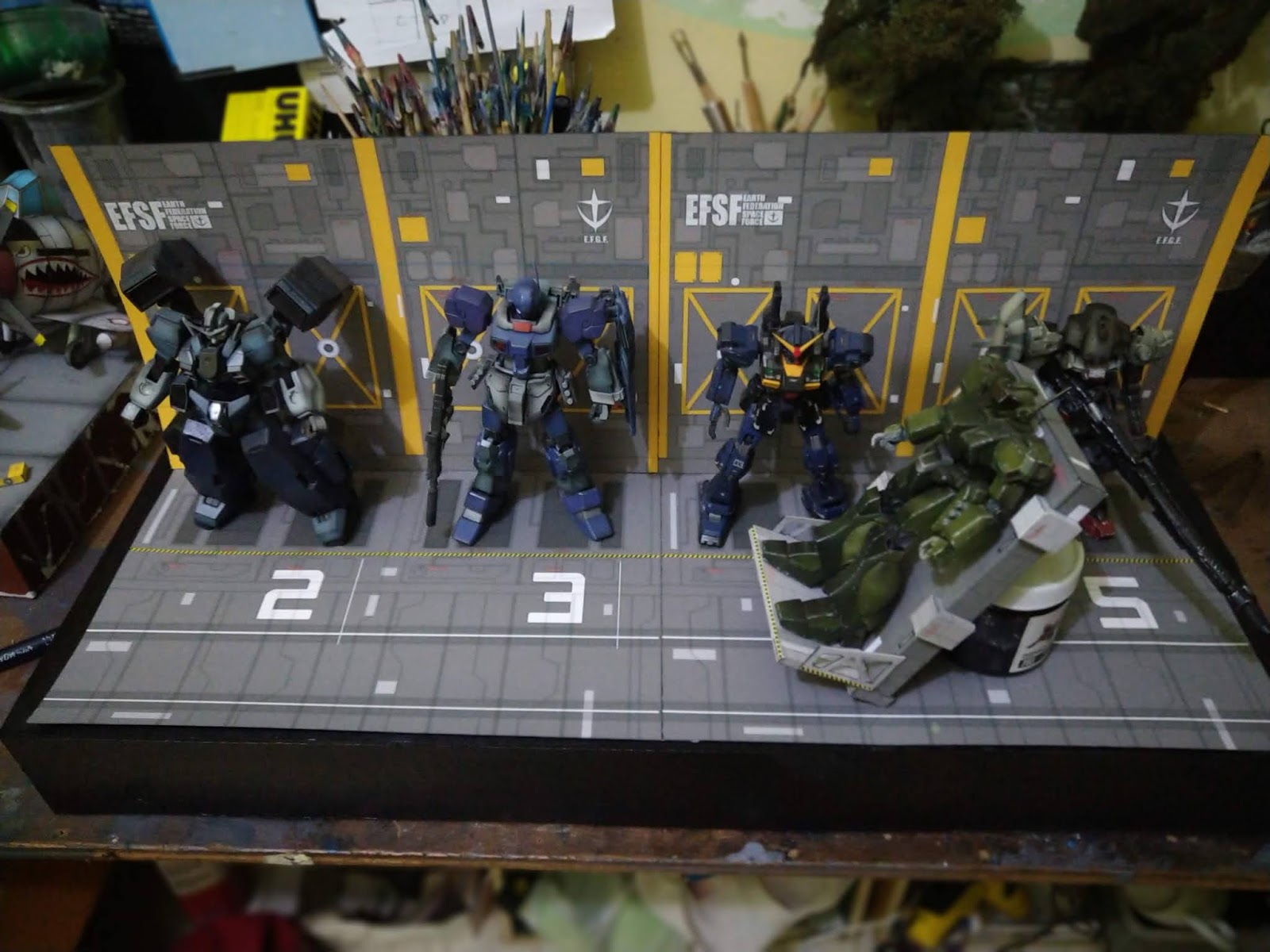 paperhobby: GUNDAM HANGAR 1:144 SCALE PAPERMODEL
