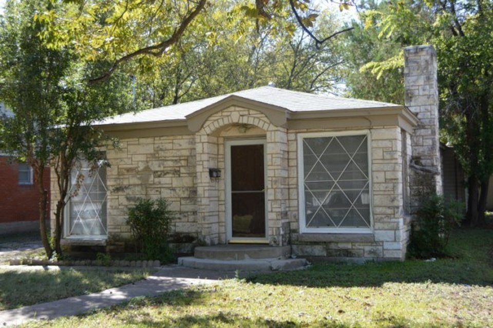 8 Waco Homes That "Fixer Upper" Should Totally Take On ~ Crackerjack23