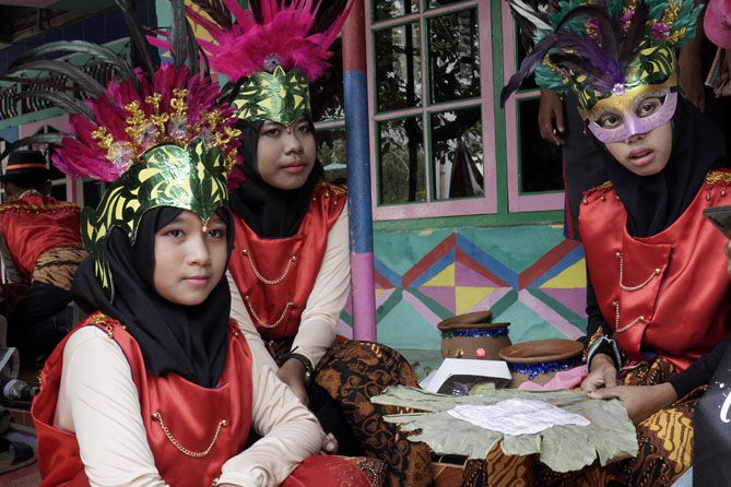 Mengenalkan Kampung Ragam Warna Kendal dengan Festival Drumblek ...