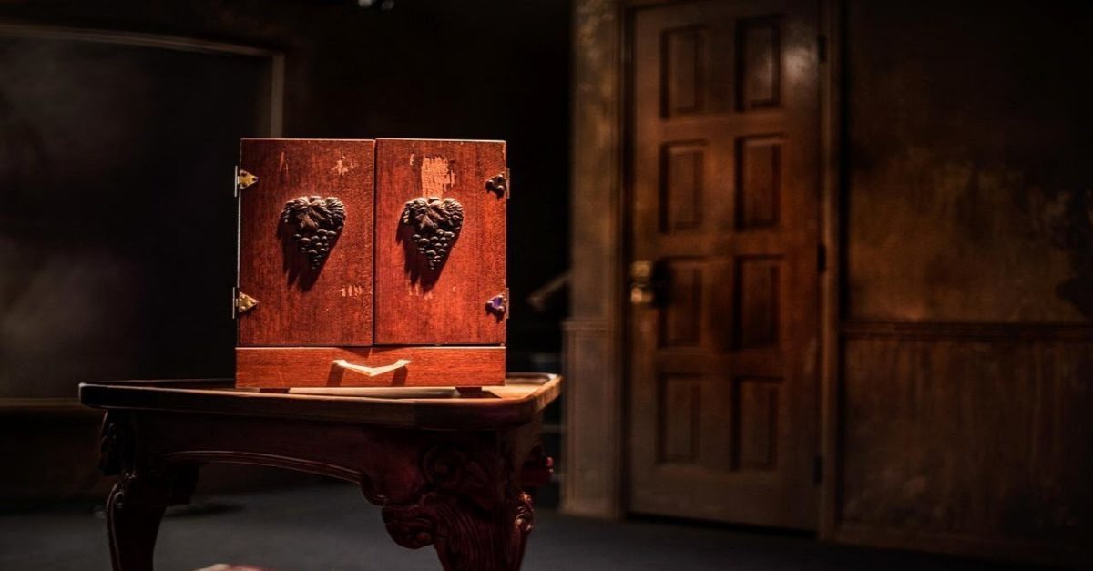 Our horror stories : Κουτιά και Κατάρες