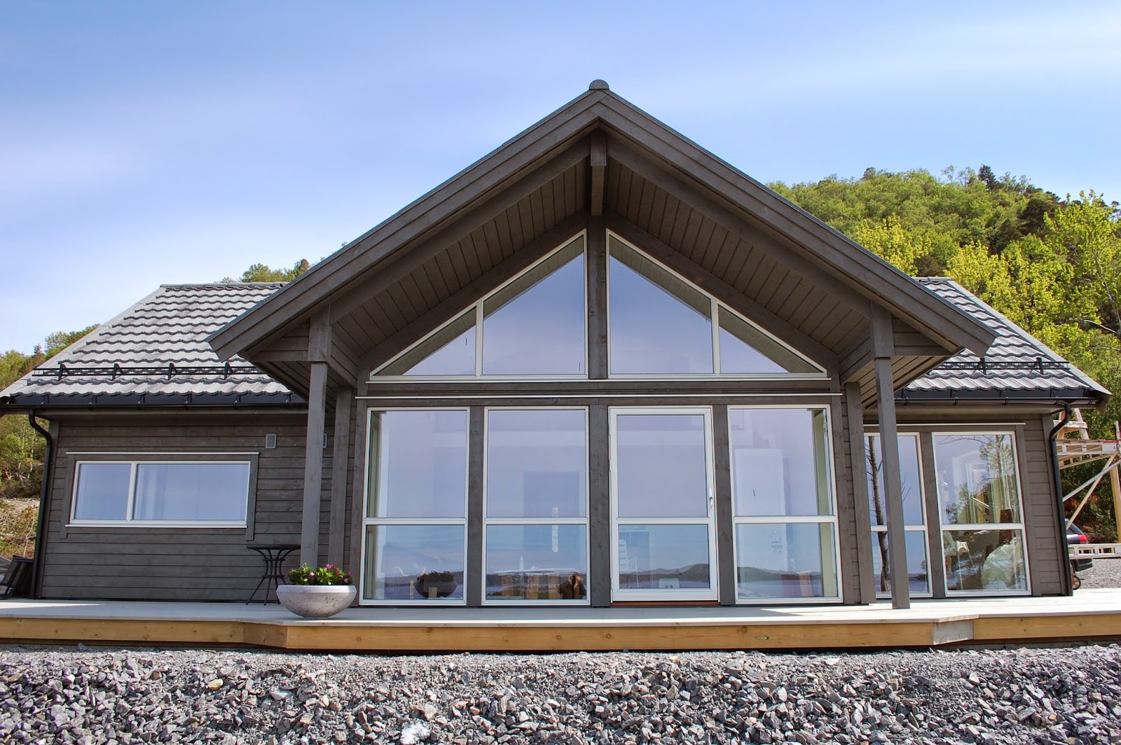 Vi bygger hytte på Ytre Hoem, Fræna: Noen skritt videre: Montering av ...