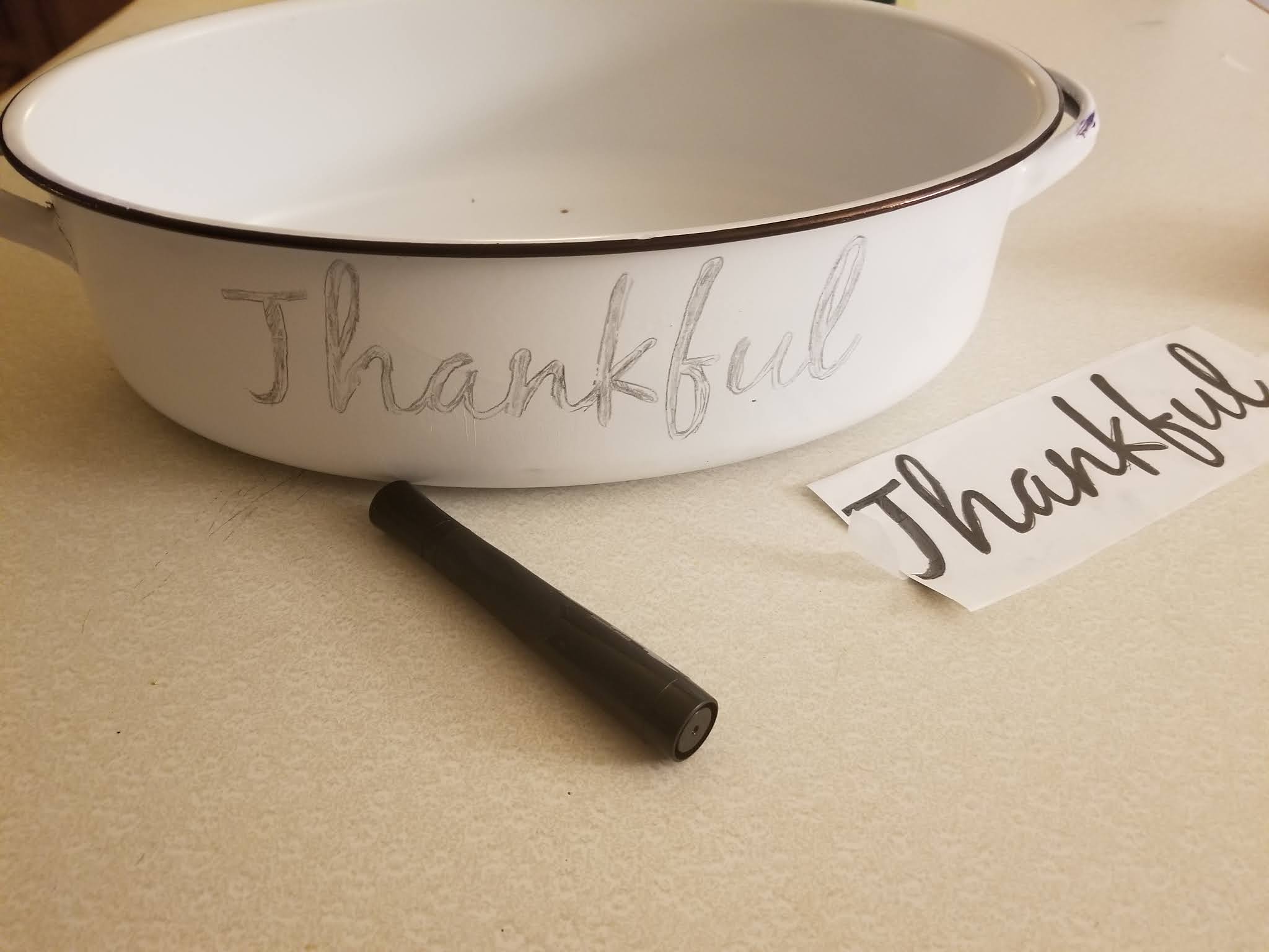 How to Make an Enamelware Thankful Basin Fall Decor - Crafts a la mode