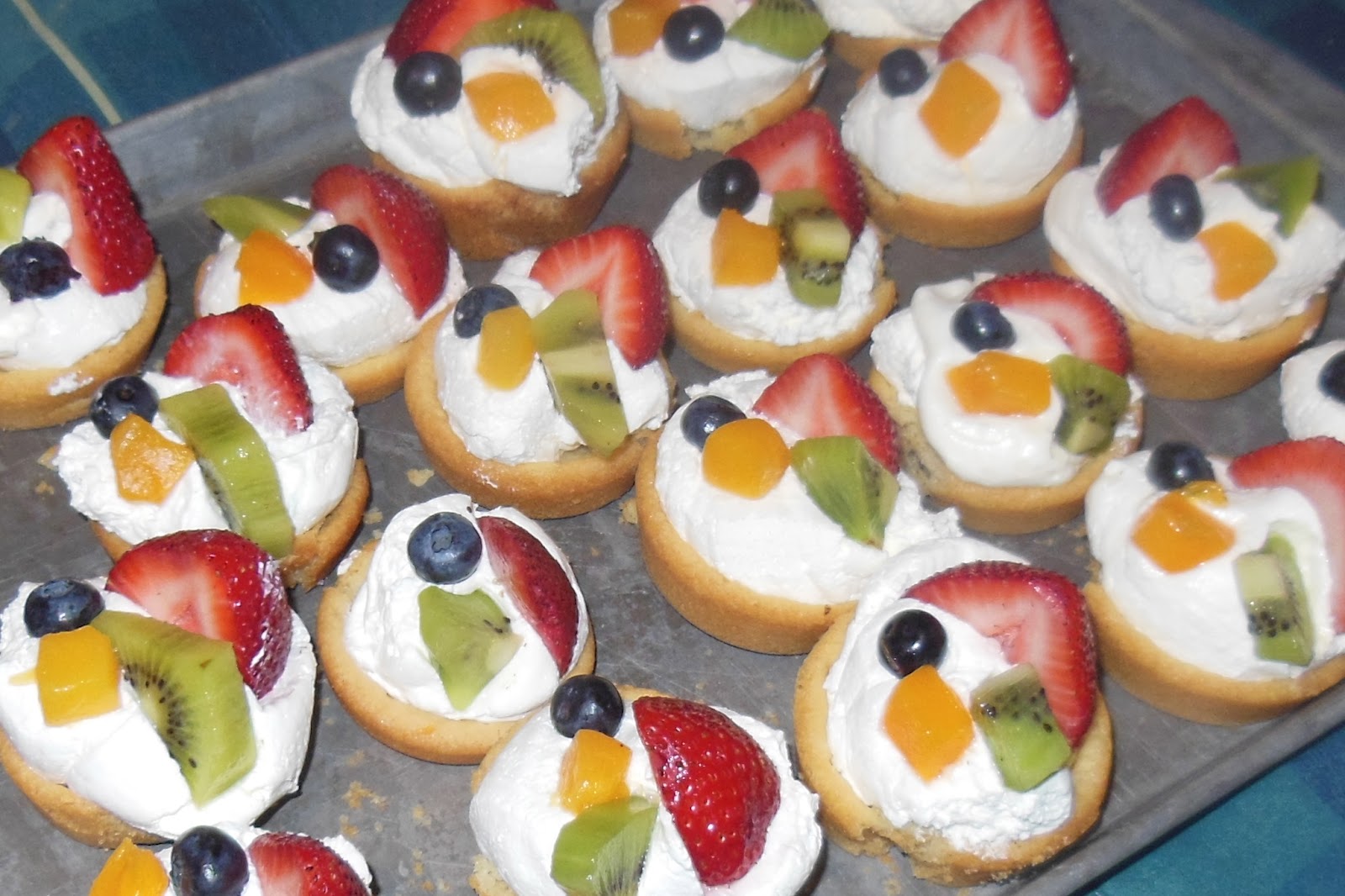 Memories of a Modern Mommy: Easy Fruit Desert