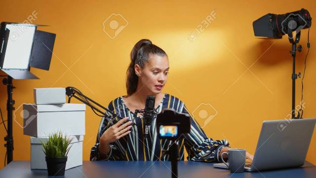 Rekomendasi 5 Alat Standar Content Creator Multimedia > Contoh Blog