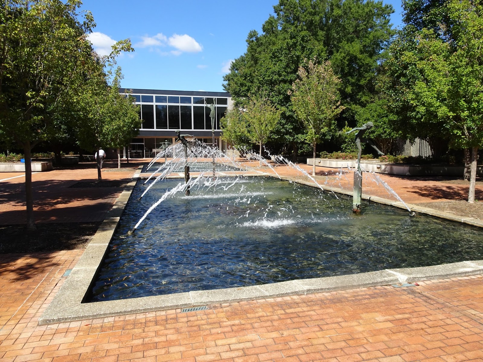 Femme au foyer: A first hint of fall at Milliken Arboretum