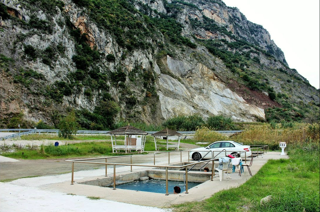 Φθιώτιδα: Οι ιαματικές πηγές των Καμένων Βούρλων (video)