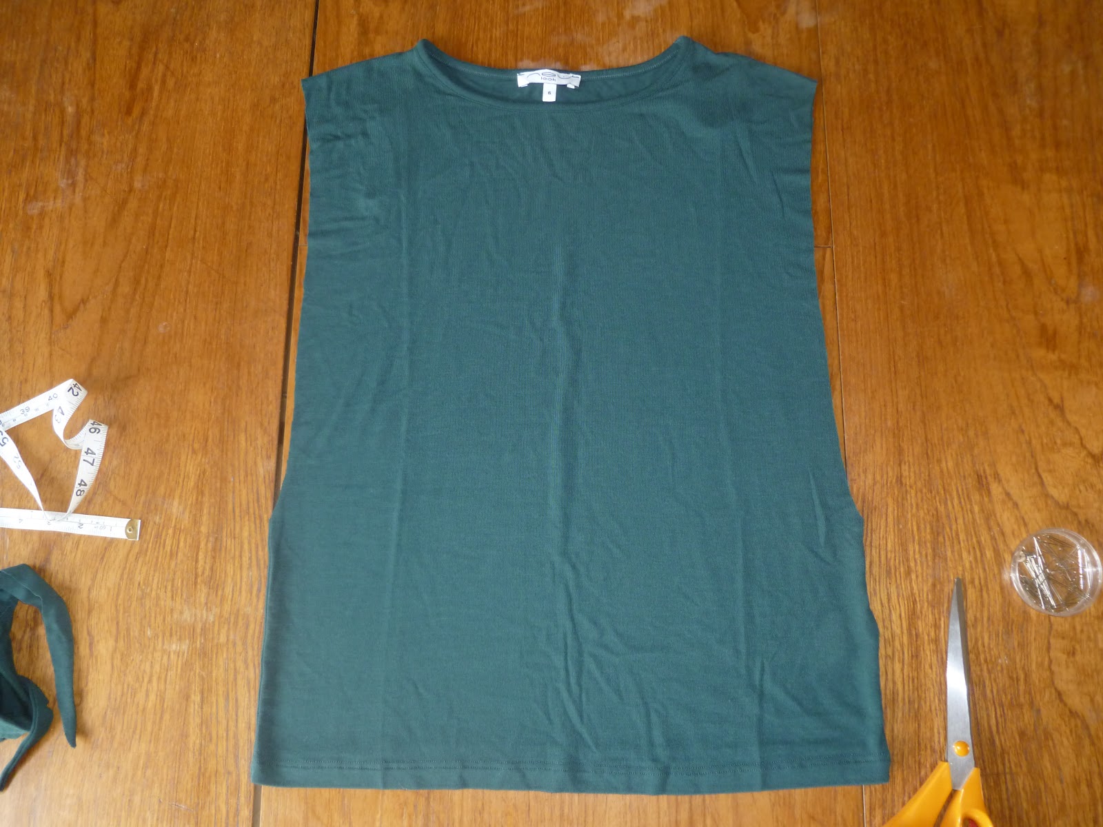 Silent Sweetheart.: DIY TUTORIAL: How to cut big arm holes