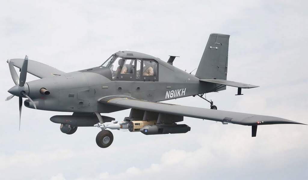 AVIÕES MILITARES: IOMAX Archangel, L3 AT-802L Longsword e LASA T-Bird