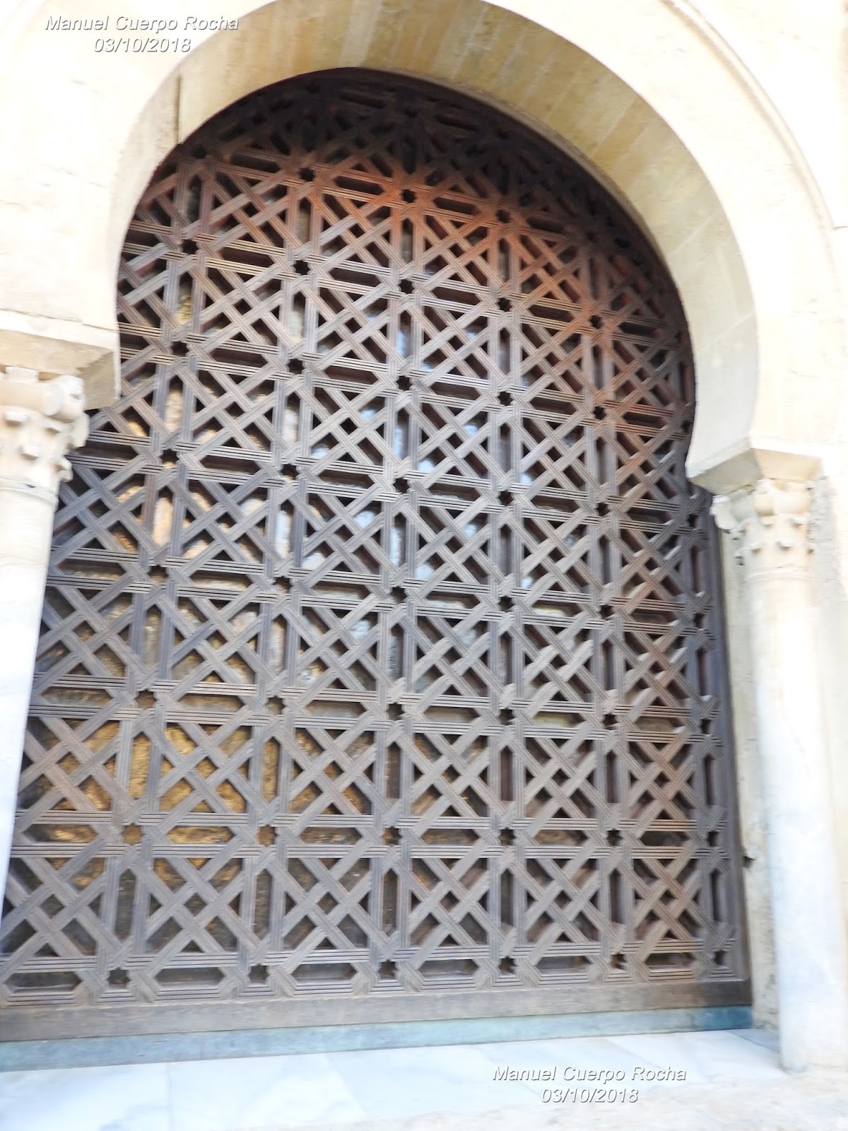 BLOG DE VIAJES DE MANUEL CUERPO ROCHA: EXTERIORES DE LA MEZQUITA DE ...