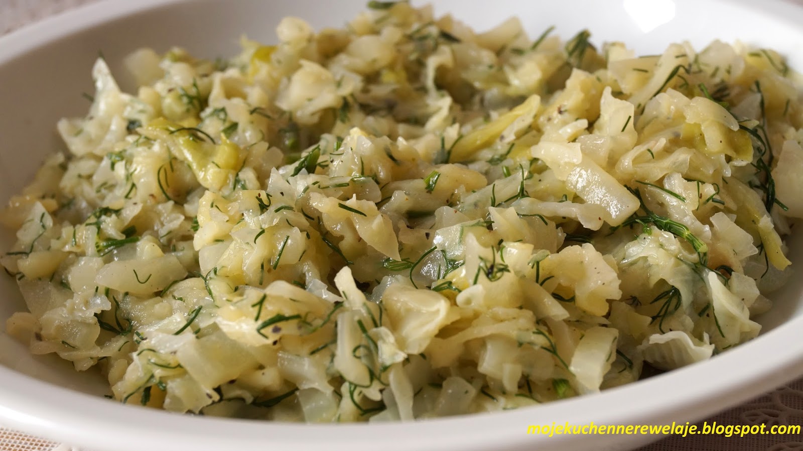 Moje Kuchenne Rewelacje : Młoda kapusta zasmażana z koperkiem
