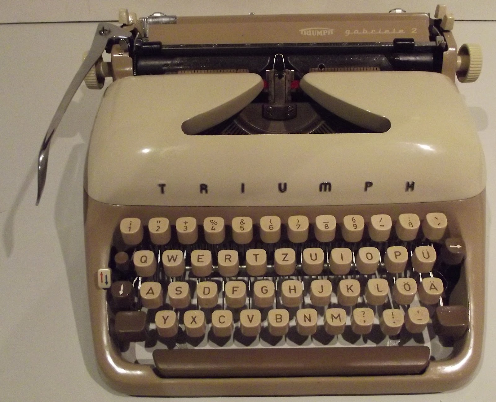 oz.Typewriter: Triumph Portable Typewriters