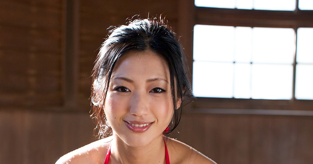 Mitsu Dan Japanese Gravure Idol Sexy Red Swimsuit Playing Water In Bath